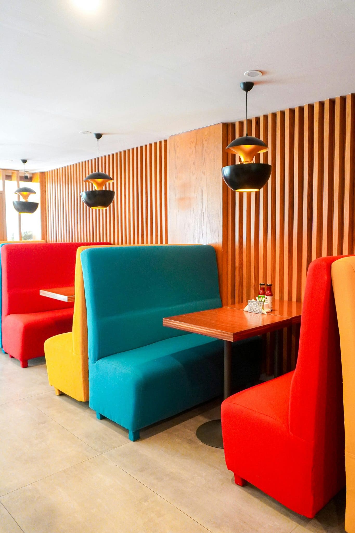 Acoustic Benefits of High-Back Booths in Busy Environments | FeastMagazine